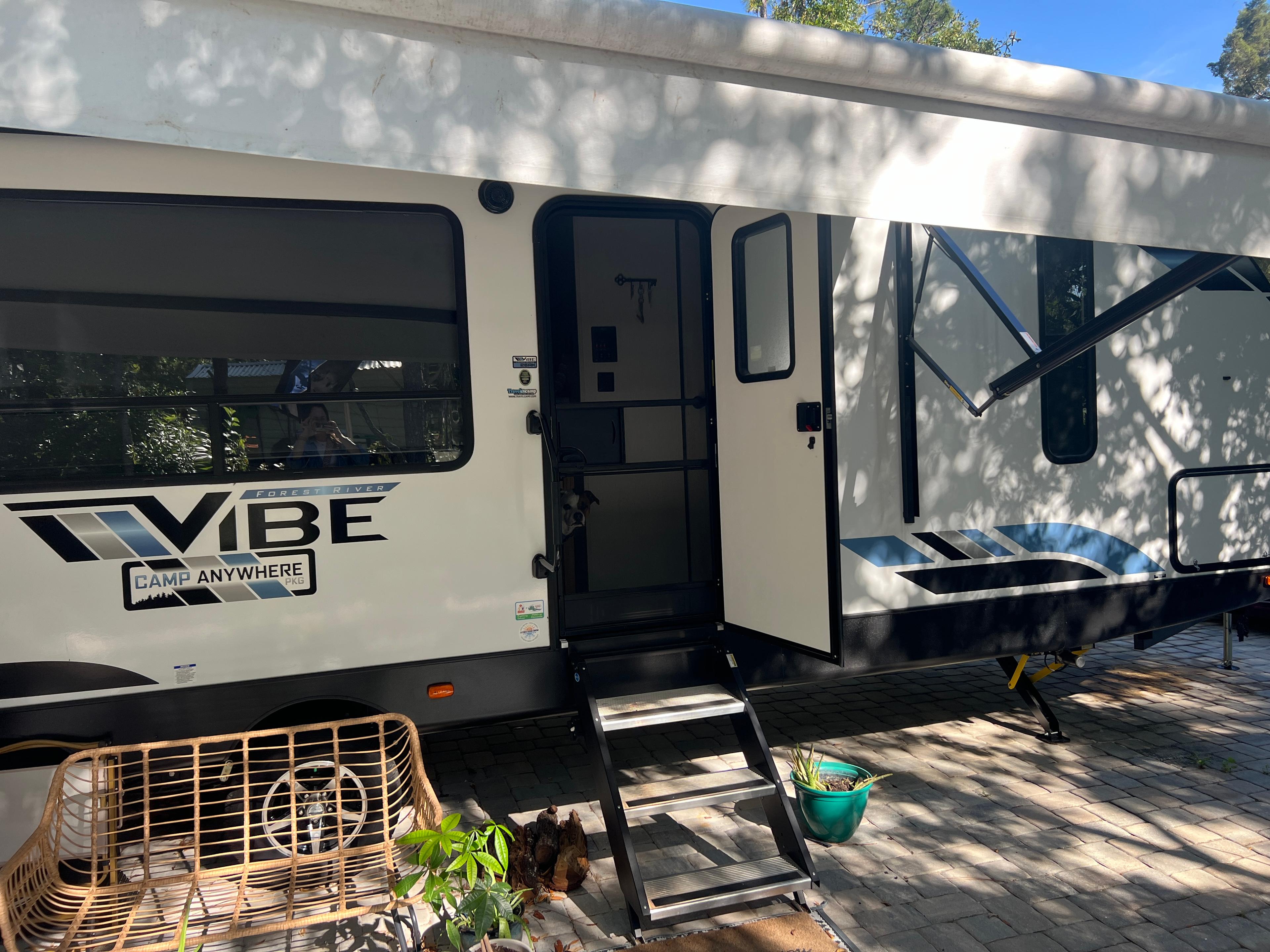 All New & Used RVs | RVs.com